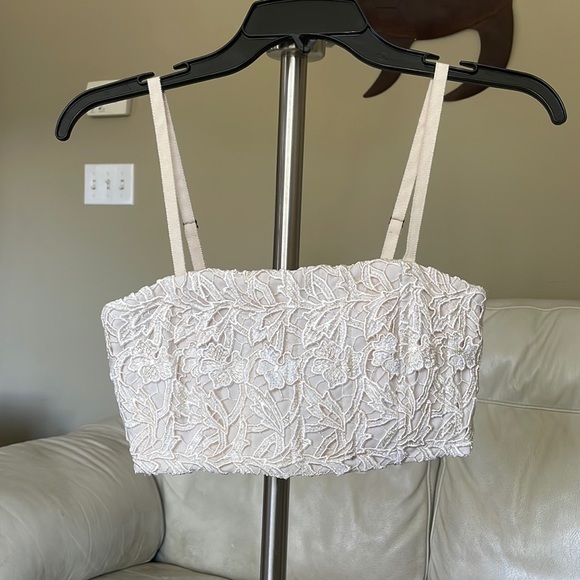 Alice + Olivia | Tops | Alice Olivia Structured Lace Crop Top Bandeau ...